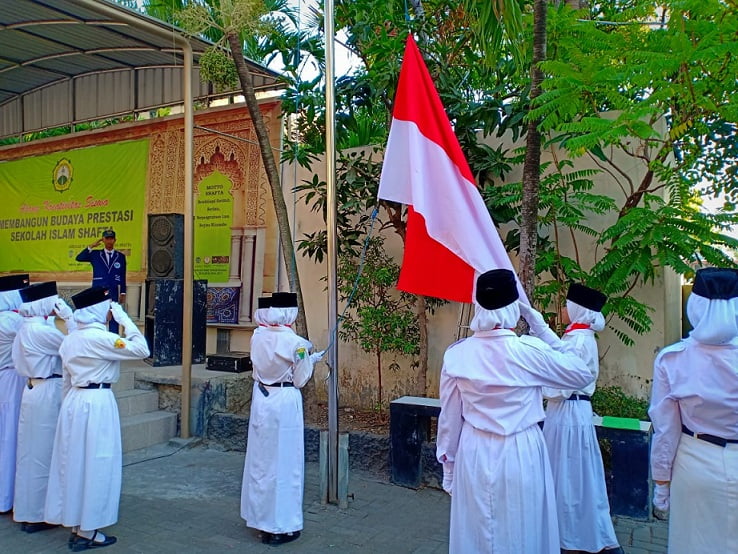 UPACARA PERINGATAN HUT RI-74 - Sekolah Islam Shafta Surabaya