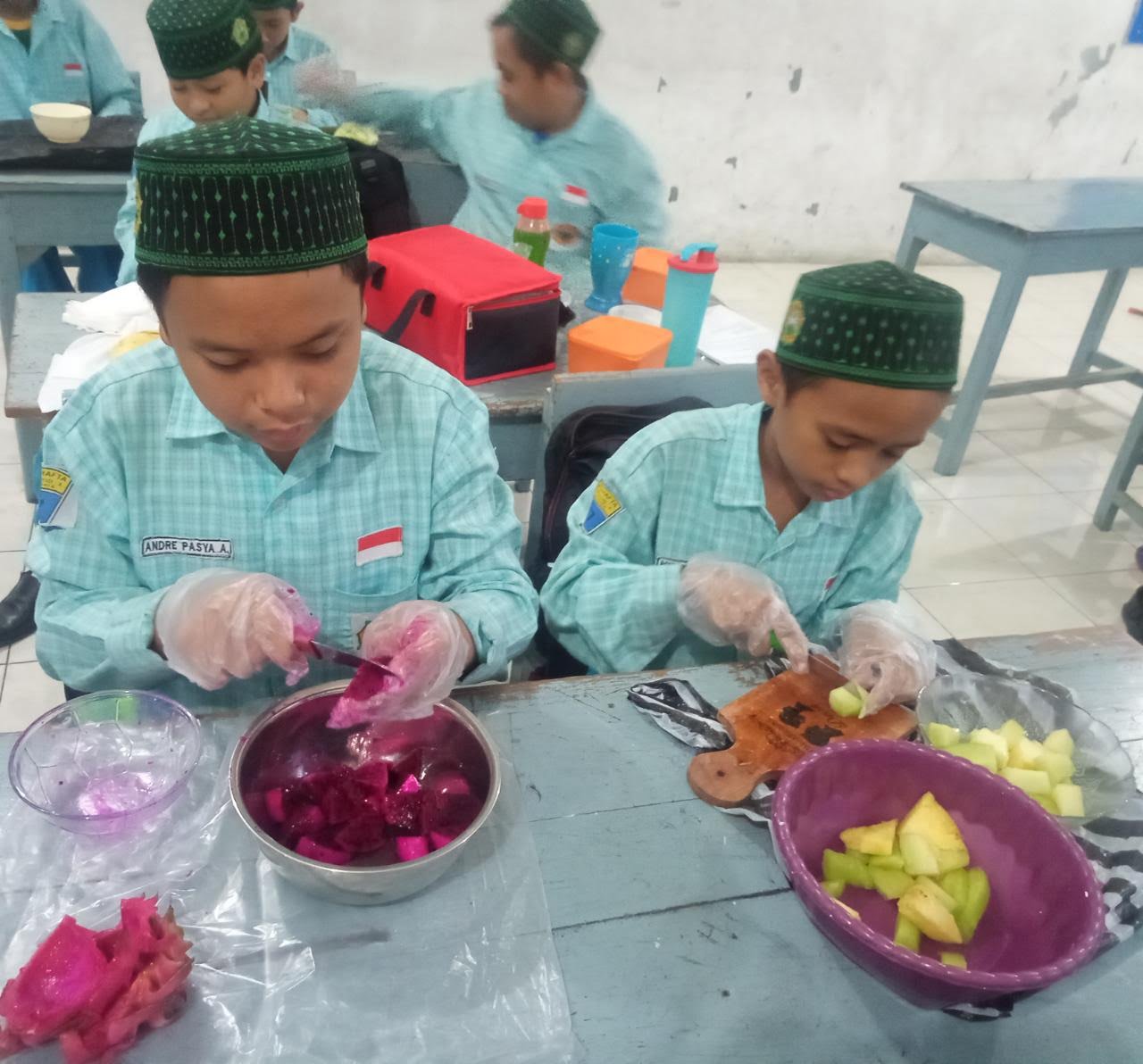 PEMBUATAN ES BUAH - Sekolah Islam Shafta Surabaya